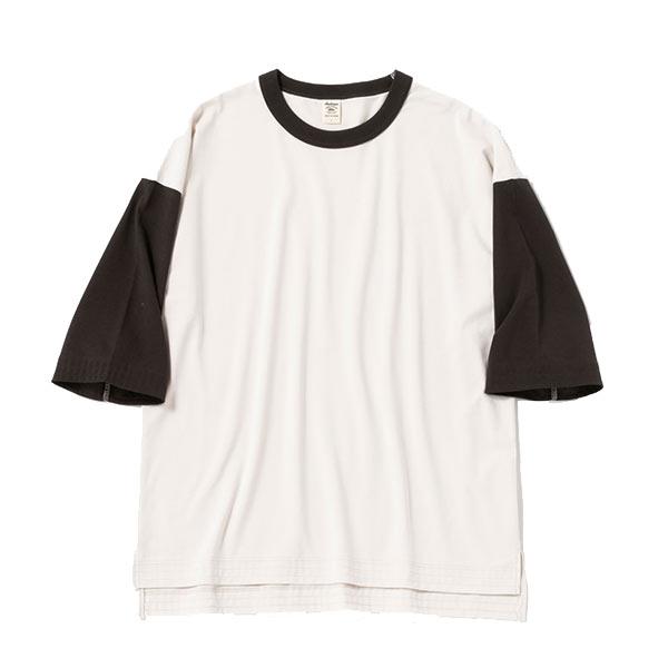 綿の表面の毛羽を特殊な技術で溶かしてしっとりと滑らかな肌触りを実現したグレース天竺。毛羽を除去したことで接触冷感や防汚といった夏に嬉しい機能も付加、耐久性も高い素材です。グレース天竺は適度な肉厚感があるので肌が透ける度合いも少なく、肉厚なの...