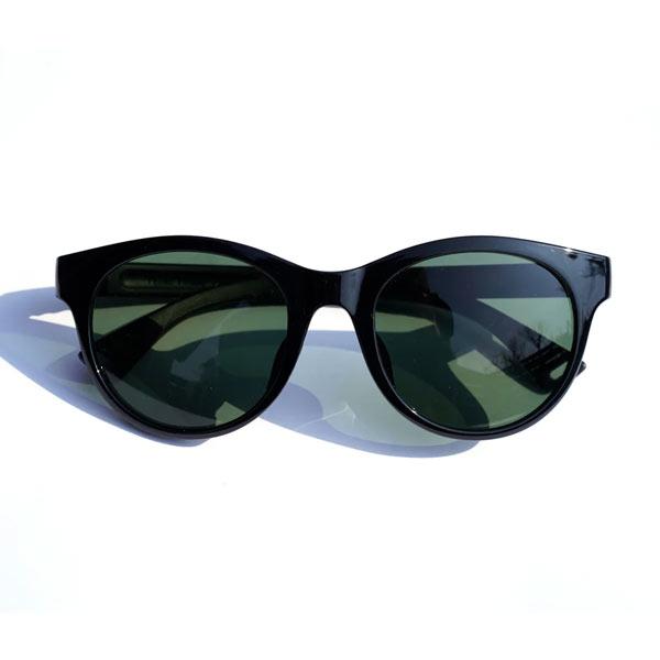 大き目のスクエア型で、広範囲を紫外線から守ってくれる重量：３０g同梱物・フロントフレーム(偏光レンズ付き)・ロックテンプル・ベースマグネット 吸盤(取付済)／両面シール(任意使用)・眼鏡拭き兼用布ケース生産国・中国(鯖江企画)-------...