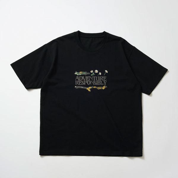 環境や人体への影響を考慮して栽培されたオーガニックコットンを使用したグラフィックTシャツ。USのシーズンテーマ“Forest Forager”を落とし込んだグラフィックを使用。グラフィックはアメリカの太平洋岸北西部に生息する地衣類からインス...