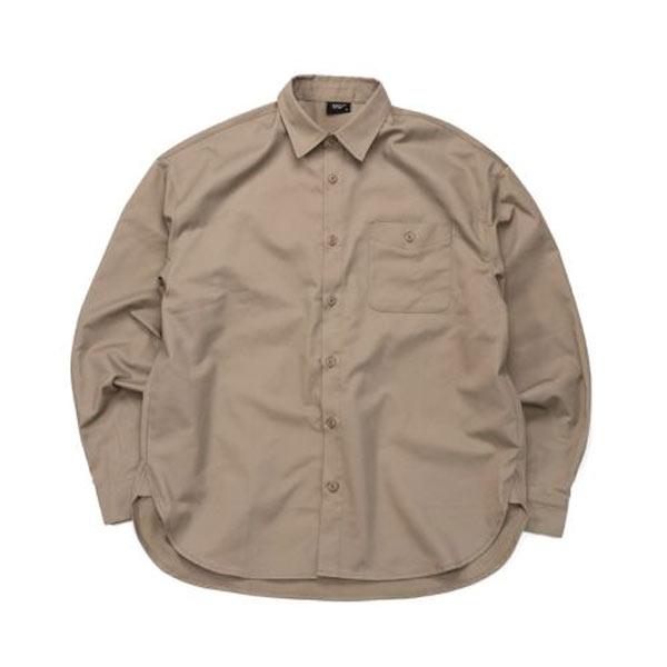 耐久性に優れたTC TWILL生地を採用し、アウトドアシーンから日常まで着用できるボタンシャツ『PLAY TC TWILL UTILITY Long Sleeve Button Shirts』。ボタンにのみロゴをさりげなく配した、ミニマルな...