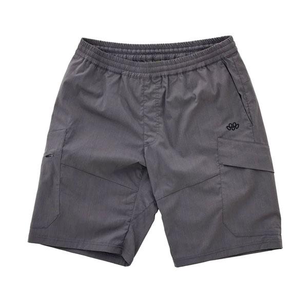 遊び心溢れるクォーターショーツ  GLACIER LITE PANTと同じ「Stretch Kevlar」を採用。ゆとりのあるリラックスフィットで、ユーザーからのリクエストに応えた5ポケット。股関節の大きな動きを考慮したカッティングで、クラ...