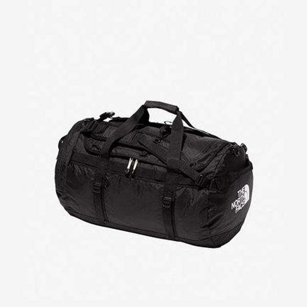 林間学校やサマーキャンプの移動に適した大型（50L）のキッズ用ダッフルバッグです。D型に大きく開くメインコンパートメント。取り外し可能なショルダーストラップと、便利なグラブハンドルを配備し、荷物の量やフィールド状況に合わせた多彩な持ち方が可...