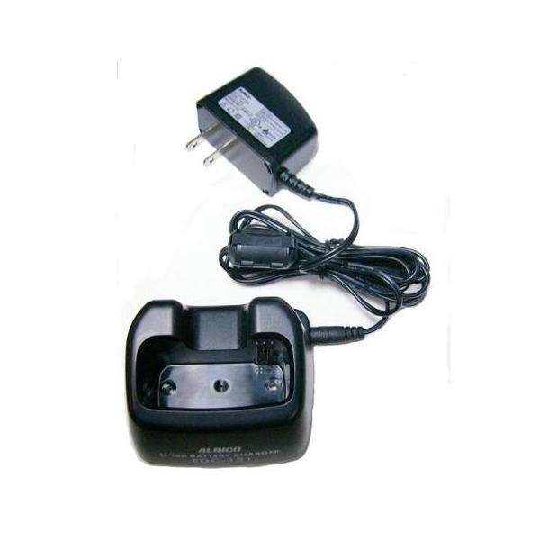 【インボイス対応済】EBP-60を約3時間でフル充電します。 充電に使わないときは、ACアダプター(EDC-122)だけを外部電源ジャックに差し込んでAC電源で無線機を運用することもできます。 【ご注意】アマチュア無線機のDJ-S12/DJ...