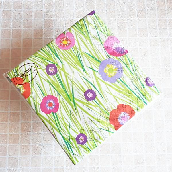 パーティなどおもてなしの席にテーブルの上のアクセントとなるペーパーナプキン10枚入り。3枚重ねのしっかりとした厚みで、お食事の時の紙ナプキンとしてハンドメイドお好きな方向けのカルトナージュ、デコパージュにもおすすめです。お家でのカフェタイム...