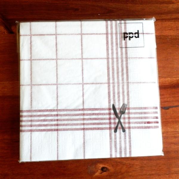 パーティなどおもてなしの席にテーブルの上のアクセントとなるペーパーナプキン10枚入り。3枚重ねのしっかりとした厚みで、お食事の時の紙ナプキンとしてハンドメイドお好きな方向けのカルトナージュ、デコパージュにもおすすめです。お家でのカフェタイム...