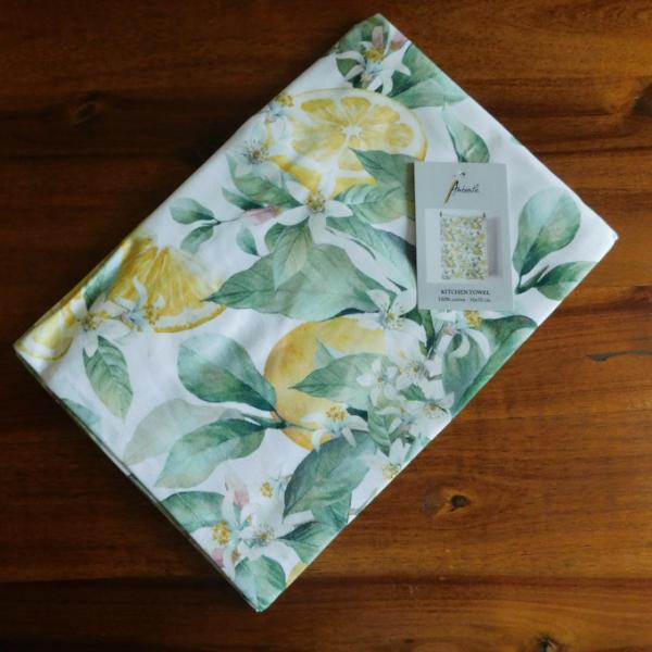 絵柄の美しさで知られるのAmbienteのキッチンタオルです。明るい色調のボタニカル、レモンの絵柄でキッチンが明るくなります。綿100％なので吸水性の良く、使いこむほどにに肌触りが良くなりどんどん手になじんでいきます。花柄のデザインがとても...
