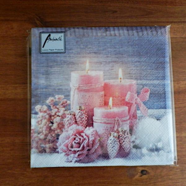 パーティなどおもてなしの席にテーブルの上のアクセントとなるペーパーナプキン10枚入り。3枚重ねのしっかりとした厚みで、お食事の時の紙ナプキンとしてハンドメイドお好きな方向けのカルトナージュ、デコパージュにもおすすめです。お家でのカフェタイム...