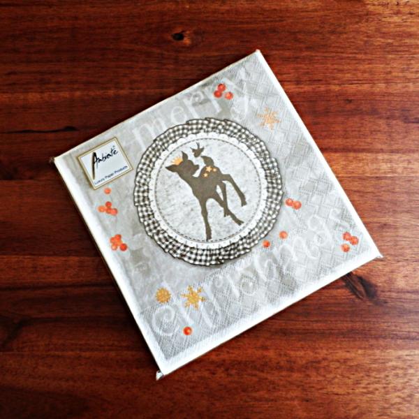 パーティなどおもてなしの席にテーブルの上のアクセントとなるペーパーナプキン10枚入り。3枚重ねのしっかりとした厚みで、お食事の時の紙ナプキンとしてハンドメイドお好きな方向けのカルトナージュ、デコパージュにもおすすめです。お家でのカフェタイム...