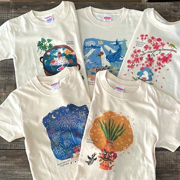 商品名：島の彩 Tシャツデザイン：ジンベイザメと水中散歩/桜びより/花火/水面シーサー/とらの尾シーサーサイズ：●100サイズ(着丈40cm／身幅31cm／袖12cm)※目安3〜4歳●120サイズ(着丈47cm／身幅35cm／袖14cm)※...