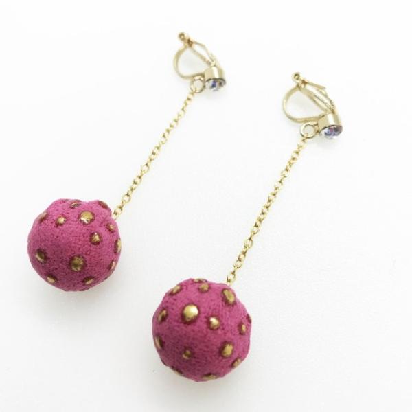 カラー：ピンクデザイン:　毬（まり）サイズ：毬（まり）部分 約1.5cm 全体長さ 約7.2cm材質：金属部分　合金この商品は1対（2個）の商品となります。本商品は環境に配慮し、実用性を重視した簡易パッケージとなっております。その分、コスト...