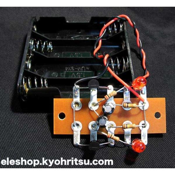 組立前の状態で販売（写真は組立後の場合有）　※在庫が店舗販売と共有の為、タイミングにより在庫数の更新が間に合わない場合がございます。トランジスタの機能の一部であるスイッチング動作に的を絞った原理学習キットです。