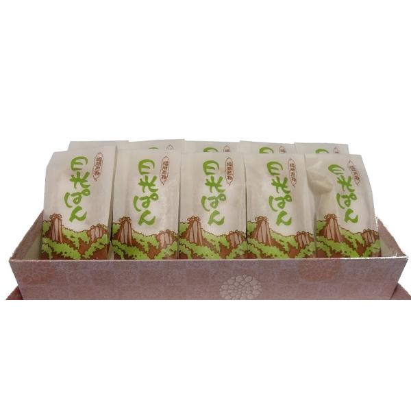 商品名：日光パン（にっこうぱん）製造元：相馬屋原料：小麦粉・砂糖・卵・小豆飴・植物油脂・トレハロース・膨張剤賞味期限：商品お届け後1週間程度（箱に記載）パンと名は付くものの、パンではなく生菓子のような和菓子で、外見は砂糖がびっしりと付き真っ...