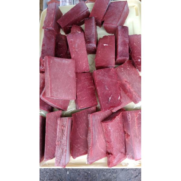 【発売日：2024年05月01日】ミンク鯨。イワシ鯨の赤肉一級若　継ぎ目なし　一本物です。