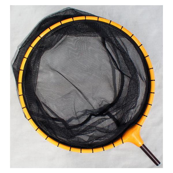 尺１寸の木調のカーボン枠です。差し込み部分は木製で、普通にコミ調整ができます。サイズは外寸３２cm、ワク先端径８．８mm、コミ部先端径１２．０mm、コミ部元径１２．１mm、元面１６．５mmです。かちどきのカーボン製のタモの柄で、ほぼ、そのま...