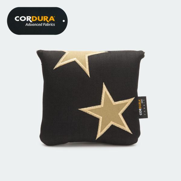 耐久性に優れた繊維で、摩耗、引き裂き、すり切れに強く、高機能ファブリックに求められる特性を備えたCORDURAファブリックを使用したパターカバー（ネオマレット型対応）です。中地に軟質EVAシートと10mmのウレタンフォームを使用し強度を高め...