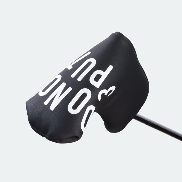 マットな仕上がりの日本製PVCレザーを使用したマグネット式のパターカバー（ピン型・オマレット型対応）です。中地に軟質EVAシートと10mmのウレタンフォームを使用し強度を高めています。裏地にはパターの脱着時の過酷な摩擦にも優れ、加えて高いレ...