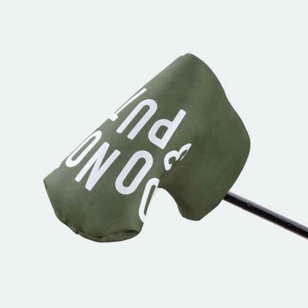 マットな仕上がりの日本製PVCレザーを使用したマグネット式のパターカバー（ピン型・オマレット型対応）です。中地に軟質EVAシートと10mmのウレタンフォームを使用し強度を高めています。裏地にはパターの脱着時の過酷な摩擦にも優れ、加えて高いレ...