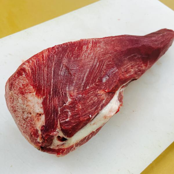 ◆【お肉へのこだわり】仕入れた美味しいお肉をより最高の状態に仕上げお客様に提供するには、それぞれに適した切り方、厚さを熟知しておかなければなりません。カットの違いは、お肉の味や舌触りに大きな違いを与えます。お肉に精通した妥協知らずの熟練の職...