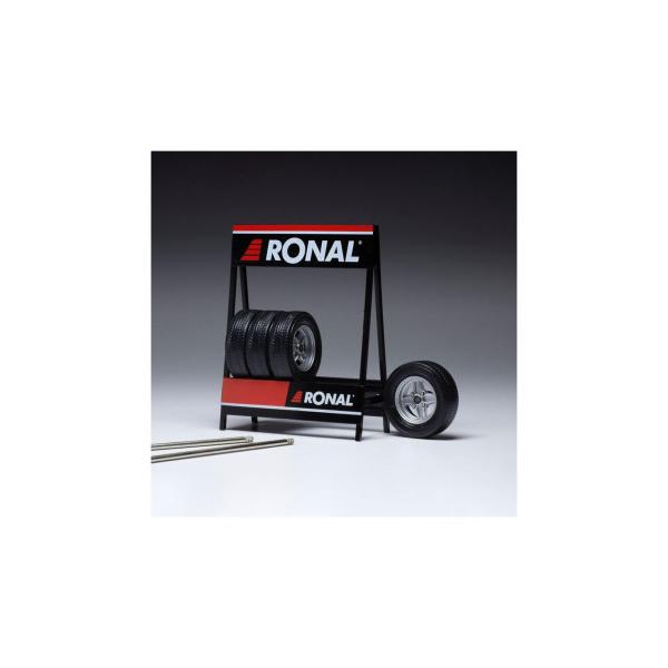 1/18スケール、Ronal Xのタイヤセットです。