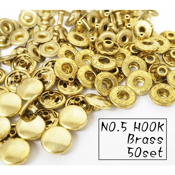 〇素材　真鍮〇サイズ　頭-直径12.6mm-足3mm, 足-長さ7mm, バネ-直径12mm, ダボ-直径10.5mm  〇カラー　真鍮色(生地色)〇個数　50個セット　(４つ組を50セット)【HATO】のロゴが入っている、一般的なバネホッ...
