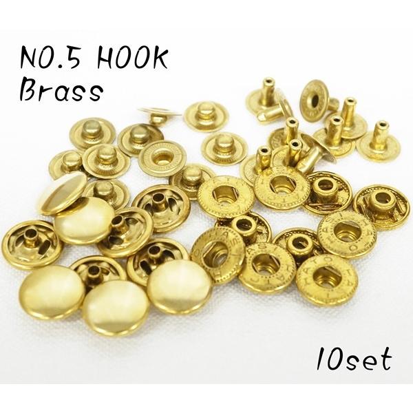 〇素材　真鍮〇サイズ　頭-直径12.6mm-足3mm, 足-長さ7mm, バネ-直径12mm, ダボ-直径10.5mm  〇カラー　真鍮色(生地色)〇個数　１０個セット　(４つ組を１０セット)【HATO】のロゴが入っている、一般的なバネホッ...
