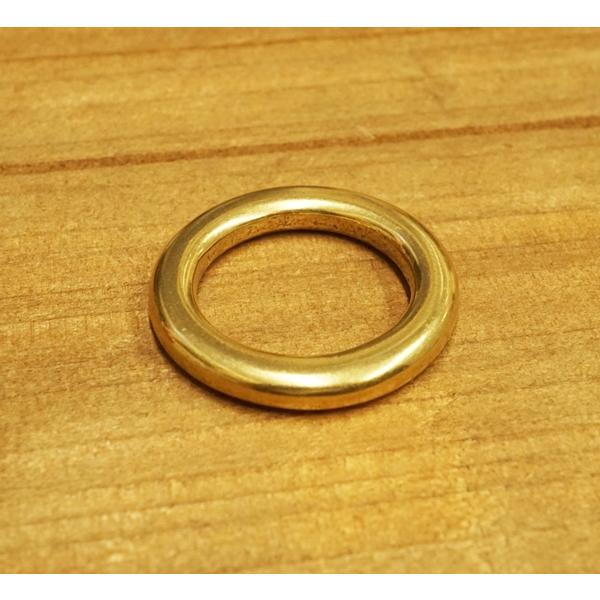 ○材質 真鍮○カラー 真鍮色〇サイズ 内径21mm 外径30mm 線形4.5mm 厚み4.1mm〇個数　1個内径21mmの真鍮鋳物のリングです。(少し面がフラットになっています)アンティークや真鍮生地がお好きな方におすすめです。キーホルダー...