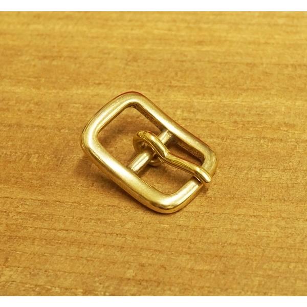 〇素材　真鍮〇カラー　真鍮(生地色)〇サイズ　ベルト幅12mm 全長25.5mm ピン幅2.4mm〇個数　1個ベルト幅12mmの日本製の舟形真鍮バックルです。真鍮生地なので、メッキとは違う良い雰囲気がございます。レザークラフト、ハンドメイド...