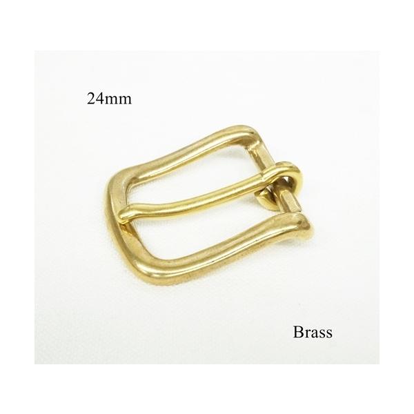 〇素材　真鍮〇カラー　真鍮生地色〇サイズ　ベルト幅24mm 全長40mm ピン幅3.8mm　(写真参照)〇個数　1個ベルト幅24mmの日本製の真鍮バックルです。シンプルでおしゃれな形状に仕上がっています。レザークラフト、ハンドメイドにぜひお...