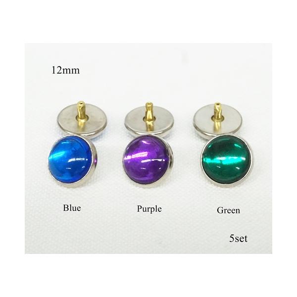 ○材質 プラスチック、真鍮○カラー ブルー, パープル, グリーン (台座 ニッケル色)○サイズ 直径12mm 足の長さ４.5mm 軸の厚み２mm 〇個数　5個直径12mmのプラカシメです。レザーベルトやキーホルダー等ワンポイントにおすすめ...