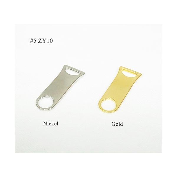 〇素材　亜鉛合金〇カラー　ニッケル(シルバー色)、ゴールド(本金メッキ)※ゴールド色は真鍮色(イエローゴールド系色)ではございません。※ガラメッキの色味となっています。〇サイズ　縦35mm 横11ｍｍ〜14mm 厚み約1.6mm〇個数　１個...