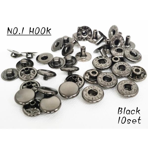 サイズ：頭-直径9.6mm 頭部分の足の長さ2.5mm, ホソ-長さ6mm, バネ-直径10mm, ダボ-直径9mm 素材：鉄色：ブラックニッケル個数：１０個頭、バネ、ダボ、足の4つ組の10個セットとなります。【HATO】のロゴが入っている...