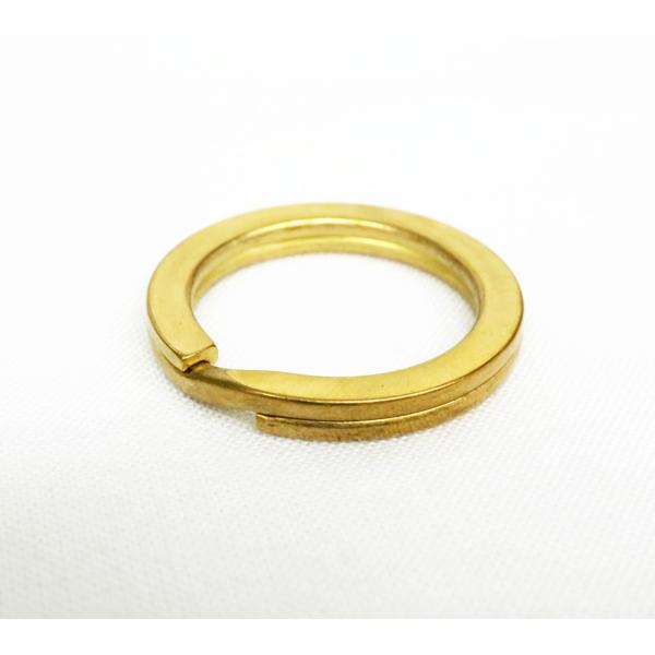 〇素材　真鍮〇カラー　ブラス〇サイズ　内径22mm 外径29mm 厚み3.2mm〇個数　１個内径22mmの真鍮生地の平二重リングです。レザークラフトや、キーホルダーなどのカスタムパーツにおすすめです。