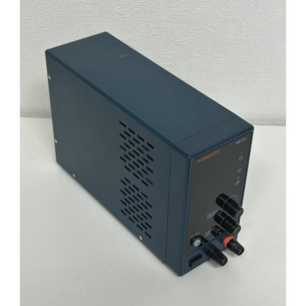 【商品仕様】メーカー：HANMATEC  製品名：HM305種別：直流安定化電源  入力電圧：AC100V  周波数：50/60Hz  出力電圧：DC0〜30V（可変）  出力電流：最大5A  定格出力電力：5W  寸法：230 × 150...