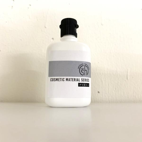 50ml   植物由来の食品に添加できる食品添加物基準 をクリアした食添グリセリンです。このグリセリンは高品質の純グリセリン分が99%以上の国産植物性濃グリセリンとなります。化粧品などの原料としてお使いくださいませ。区分:雑貨(化粧品原料)...