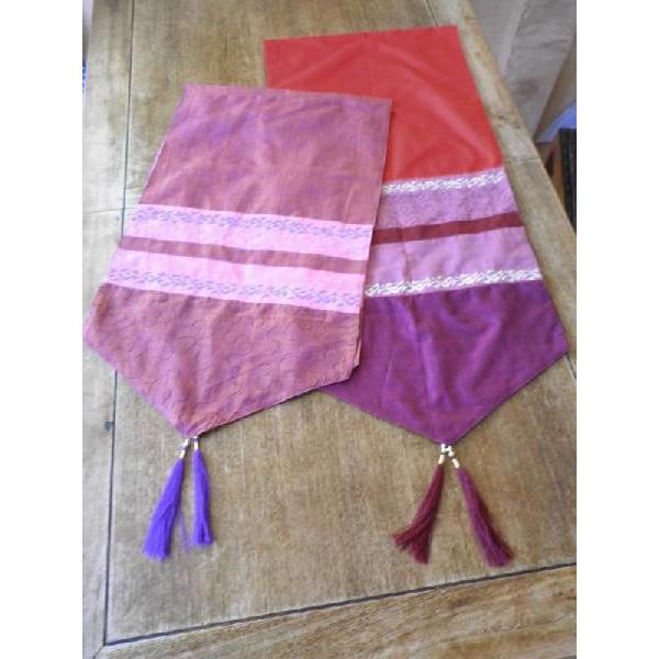 現地より、明るく優しい色合いのタイプをセレクトしてきました！タペストリー、テーブルランナーにどうぞ！裏地付きです。◆一点モノ幅約45cm×長さ：約150cm（ピンク）幅約45cm×長さ：約190cm（赤）◆店頭同時販売品◆店頭にて同時に売り...