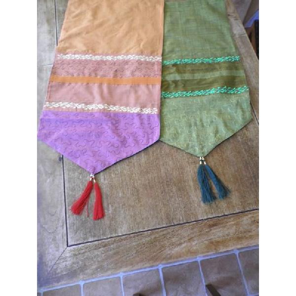 現地より、明るく優しい色合いのタイプをセレクトしてきました！タペストリー、テーブルランナーにどうぞ！裏地付きです。幅約45cm×長さ：約190cm（オレンジ）幅約45cm×長さ：約150cm（カーキ）※日曜祝日配達ご希望の場合は、日曜祝日配...