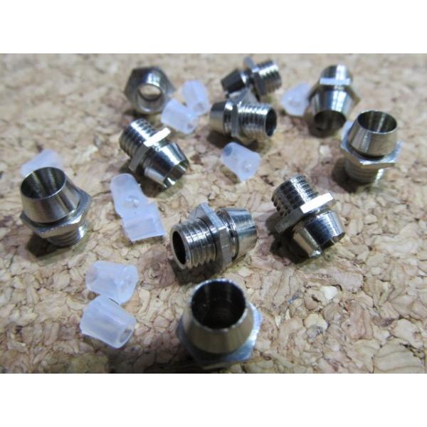 注文数1で10個です。金属製メッキ仕上げ、穴径は6mmです。