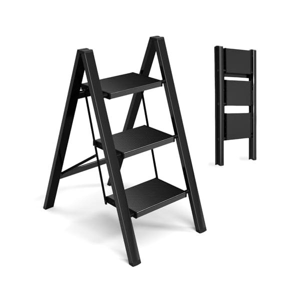 ピアノブラック/3段/-・Color:ピアノブラックSize:3段・パッケージ個数:1・軽量×頑丈｜片手で持ち運べる3段脚立本体重量は約3.5kgと軽量で、女性でも片手で簡単に持ち運びが可能です。アルミ製の折りたたみ式ステップスツールはサビ...