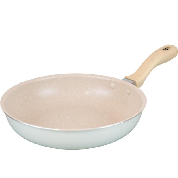 【1〜2人分の調理にぴったりな、22cmのフライパンです。】【小回りの利くコンパクトサイズなので扱いやすいです。】【内側がアイボリー色なので調理の様子が見やすいです。】