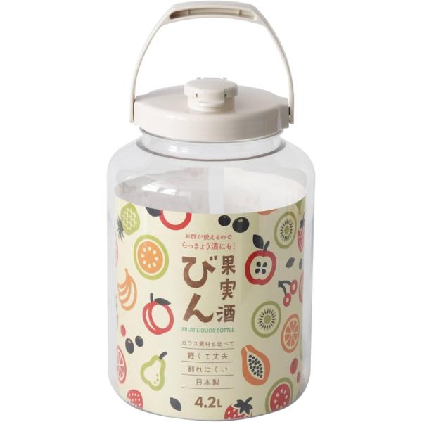 【軽量で、衝撃にも強いプラスチック製です。】【ロック機能付きの注ぎ口蓋でそのまま注げて便利です。】【発酵時のガスが自動で外へ排出されるガス抜き弁。】