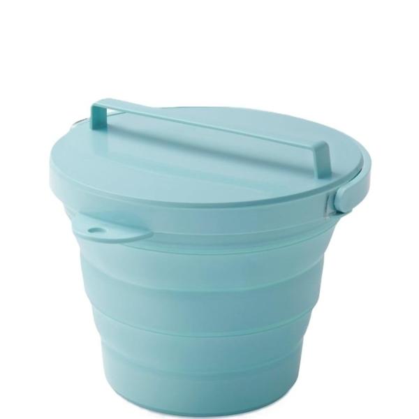【埃の侵入を防いでくれるフタ付きのソフトバケツです。】【折りたためるので使用後はコンパクトに収納できます。】【持ち手付きなので持ち運びも楽にすることができます。】