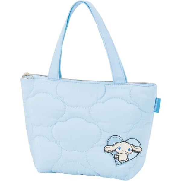 【シナモロールのデザインがかわいいランチバッグです。】【大きく開くので出し入れも簡単にすることができます。】【化粧道具や小物などの持ち運びの際にもおすすめです。】
