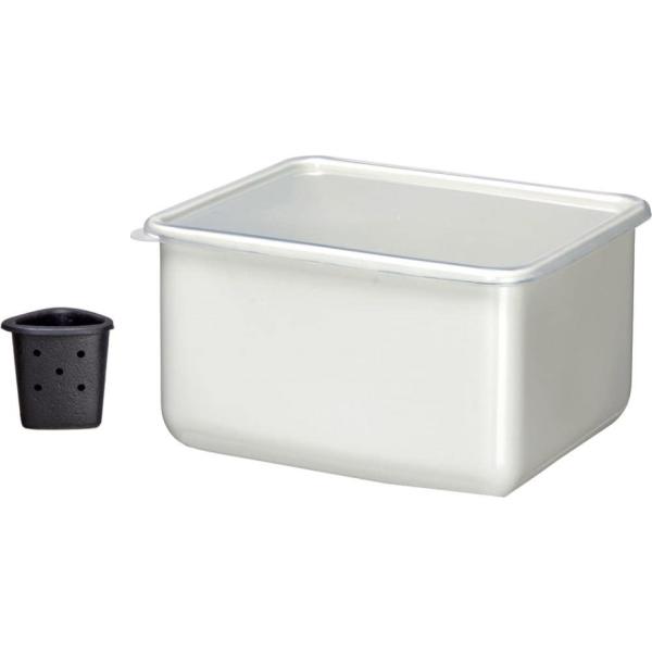 商品ページに表示されている送料ですが、まとめ買い、別な商品との買い合わせの場合でも、追加送料がかかることはございません。ホーロー素材で耐食性、耐摩耗性に優れている。ニオイも移りにくく清潔に使えます。角型4Lの丁度良いサイズ