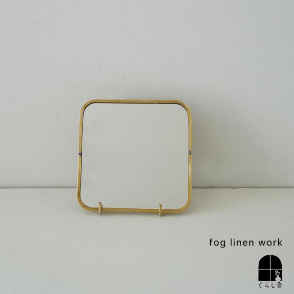 シンプルで飽きのこないデザインのミラーを、アンティーク仕上げの真鍮で作りました。 重厚な真鍮素材ですが薄くて軽く、フックなどに引っ掛けて吊り下げることも可能。 ブラススタンドS（IAB307S-B）に立てかけるとデスクミラーとして使用できま...