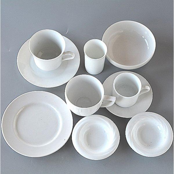 サイズの計測はご容赦ください陶磁器国産 美濃焼き電子レンジ使用可・食洗機OKアウトレット品　小さな黒点などあります。