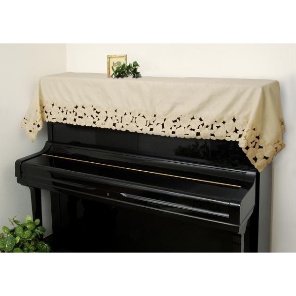 ほこりや汚れからピアノを守ってくれるピアノカバー熱で裁断した細やかなデザインとかわいらしいバラ柄の刺しゅうがとても素敵です。シンプルなデザインで可愛さもありながら、清楚感があります。椅子カバーも一緒しようすれば、統一感がありより素敵にありま...