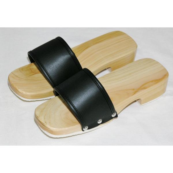 ホテル、旅館、公共施設などで定番の平野産業、業務用スリッパです。ホテル・旅館に！あらゆる場所に最も広くご利用いただいている下駄です。下駄。雪駄。天然木目のスラッカー仕上げの日用使いに適した合皮黒ベルト下駄■10足セット。25cm 日本製 桧...