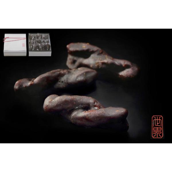 沖縄県産の黒糖を使用。外側には深く上品な甘さの沖縄県産黒糖を分厚くコーティング。中はカラッとサクサク食感に仕上げました。・名称：油菓子/かりんとう　・内容量：１本約20g×30本　・かりんとうのサイズ：縦約10cm×横約3cm　【一本ずつ手...