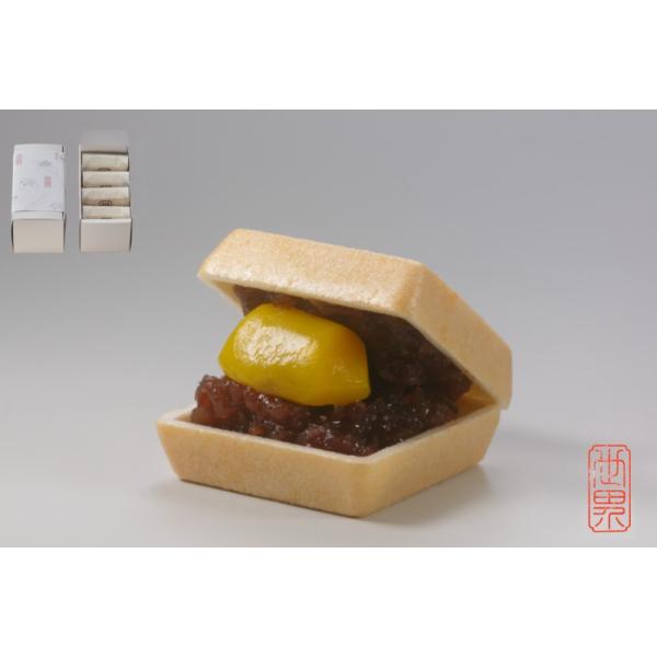 栗最中国産餅米100%の最中種に熟練の職人が炊き上げた北海道産大納言小豆と栗をまるごと一粒サンド。最中皮両面にたっぷり、つぶあんが入っており食べ応えのある最中です。◯最中のおいしい食べ方オーブントースターで約1〜2分程焼いて食べるとパリパリ...