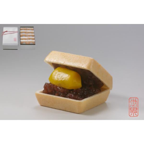 栗最中国産餅米100%の最中種に熟練の職人が炊き上げた北海道産大納言小豆と栗をまるごと一粒サンド。最中皮両面にたっぷり、つぶあんが入っており食べ応えのある最中です。◯最中のおいしい食べ方オーブントースターで約1〜2分程焼いて食べるとパリパリ...